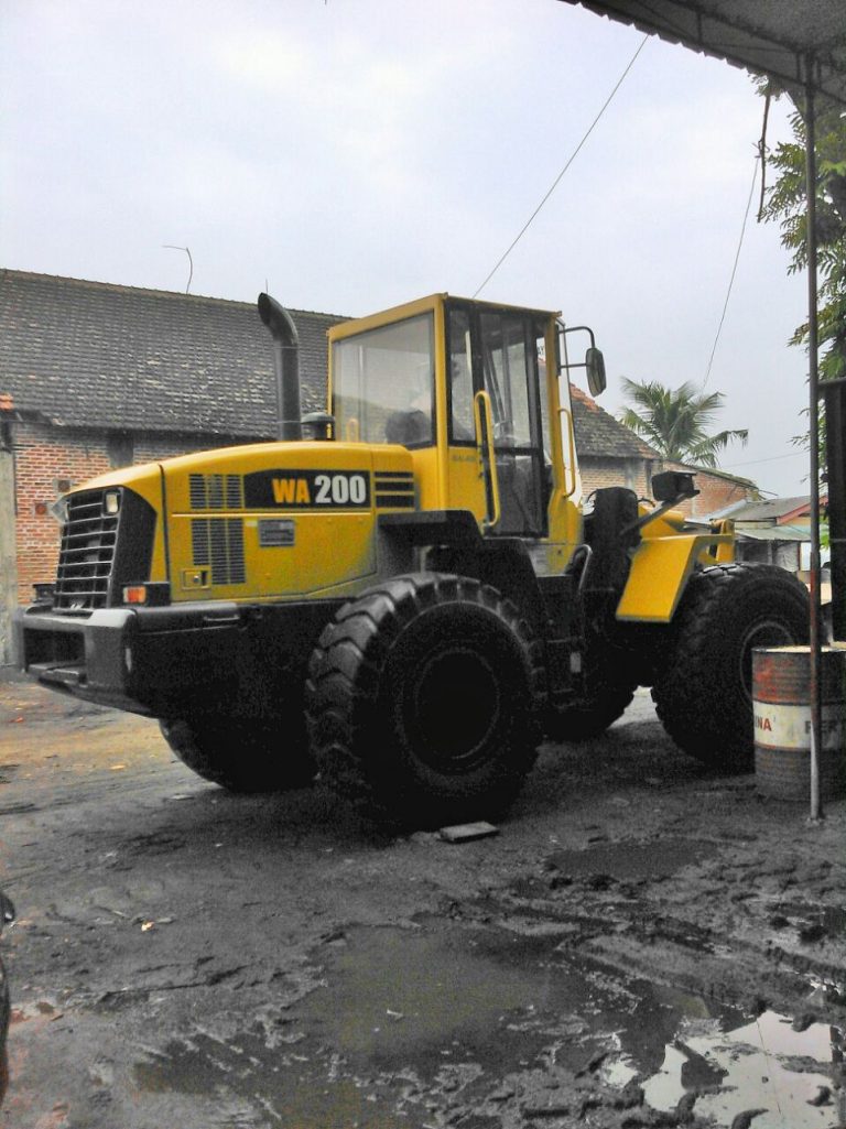 Wheel Loader WA200-5 Tahun 2007 Surabaya – Alat-Berat.com
