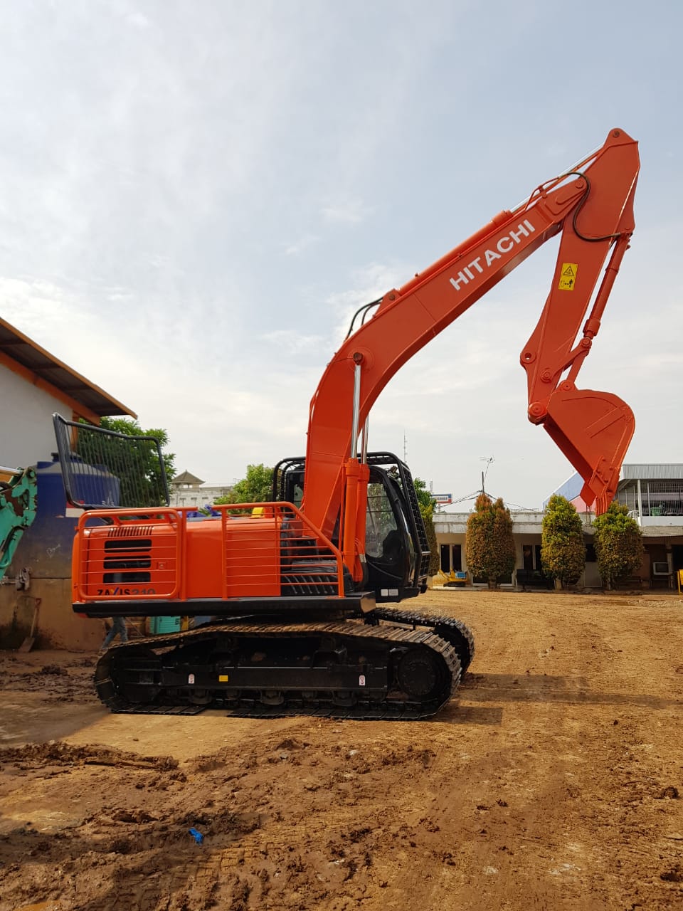 Excavator Hitachi Zaxis 210 Tahun 2015 – Alat-Berat.com